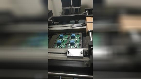 电路板上的元件是这么焊上去的