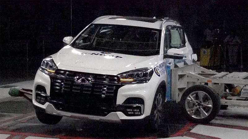 看看瑞虎8被时速50公里1.4吨移动车侧面碰撞后会发生什么？