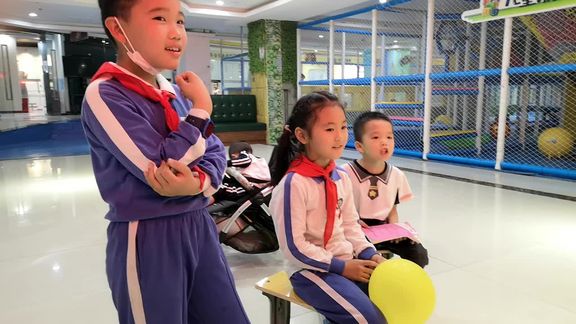 6岁娃和二年级的小班长PK3位和4位乘一位数的心算,6岁娃胜出