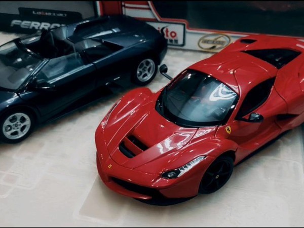 入门级合金车模碰撞,比美高与美驰图