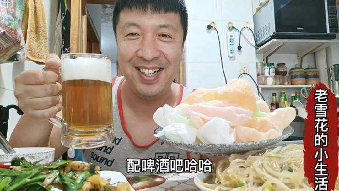 老雪花下月旅游用地14寸旅行箱到货,空气炸锅鸡翅、虾片喝啤酒