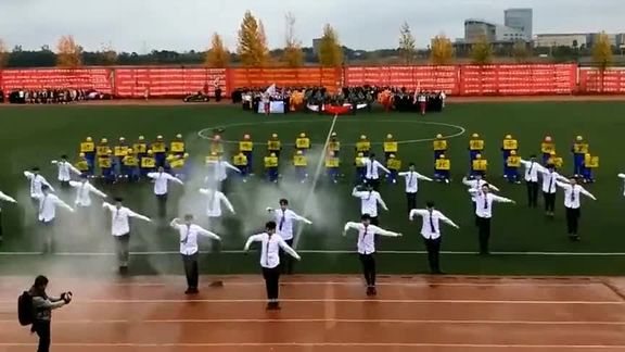 学校运动会开幕式表演,男人认真起来,真是没女人啥事了