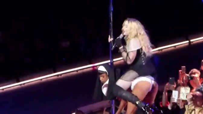 麦当娜2016香港演唱会大秀钢管舞 Holy Water 2016-PAssionAck