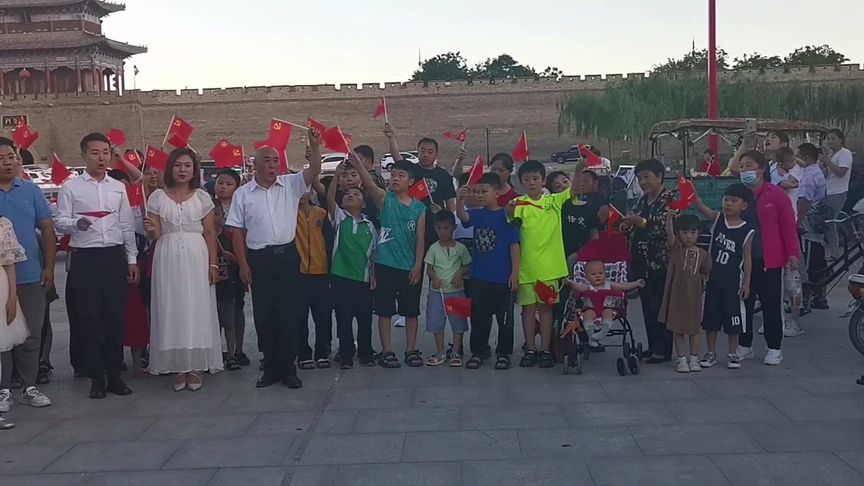 #快闪#我和我的祖国 小墨墨当了回最小群众演员