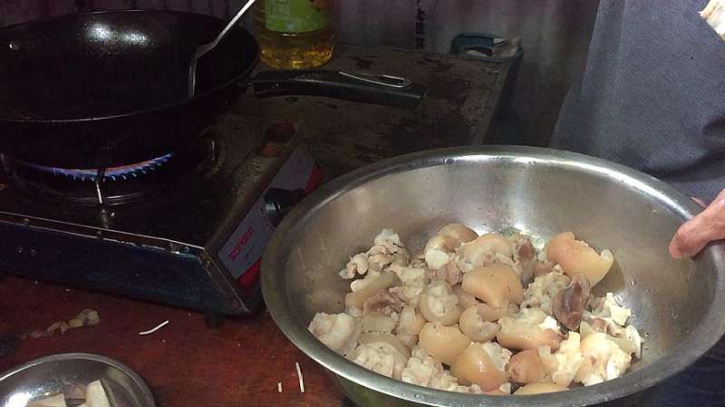 这样做猪脚可以把皮做到脆脆的口感,喜欢吃猪脚的别错过了