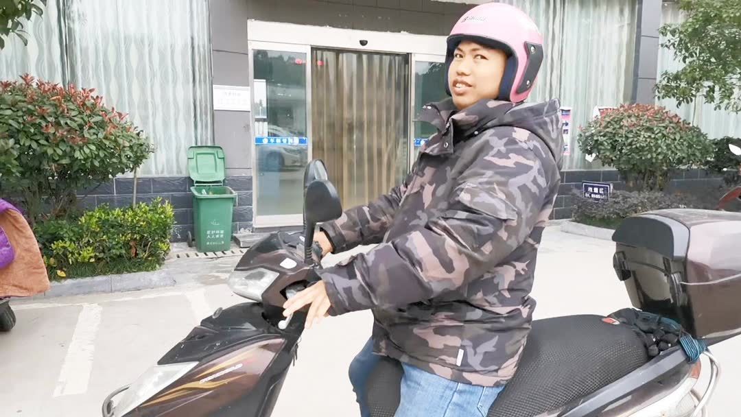 三哥违反交通规则挨罚款,交200块钱学到很多交通知识,受益匪浅