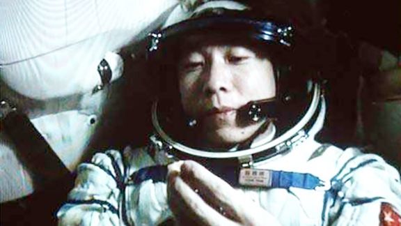 杨利伟曾在太空听到敲窗声?10年后谜底揭开:庆幸捡回一条命