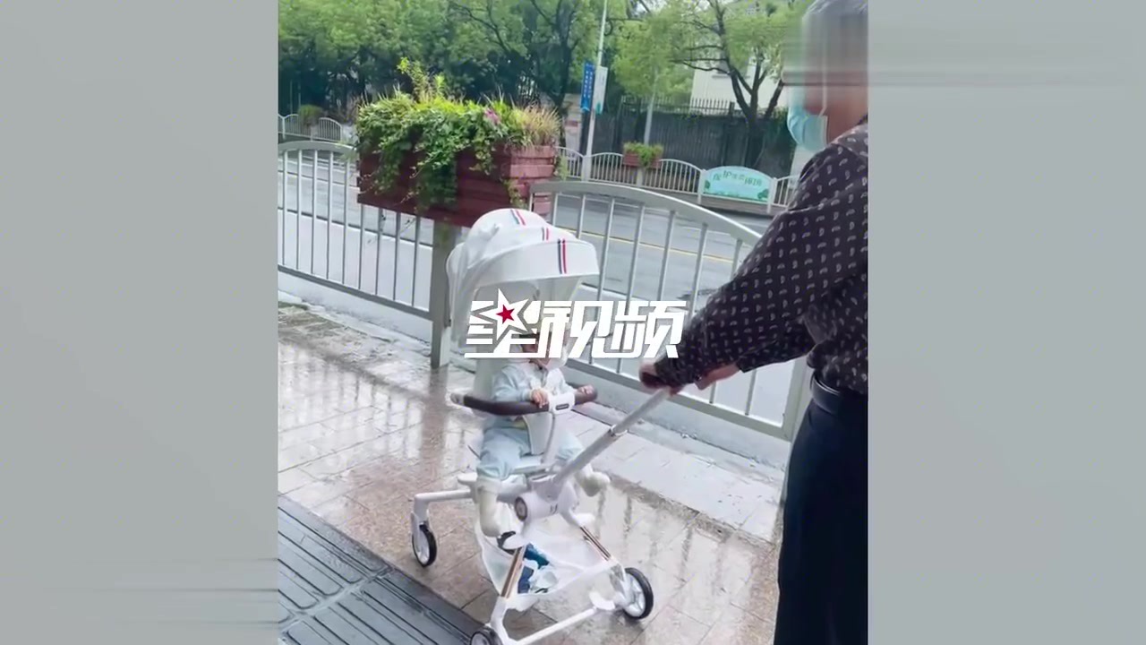 75岁爷爷为孙子学网购,怕眼光差请教年轻邻居,订单全是幼儿用品