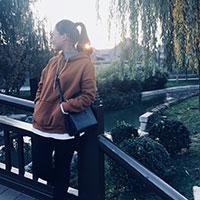 爱国的好姑娘 