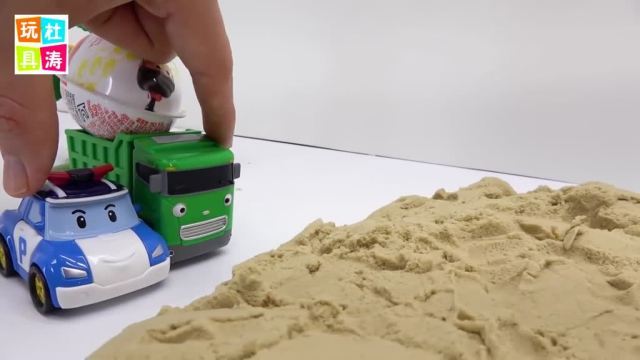 少儿动画 变形警车珀利护送奇趣蛋 救护车安巴拆封奇趣蛋 少儿玩具