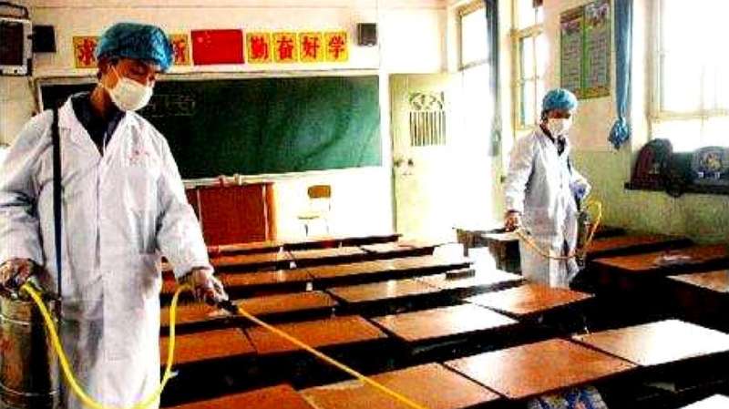 学校疫情防控检查不可少,存储一些防疫物资,采取错峰上下学