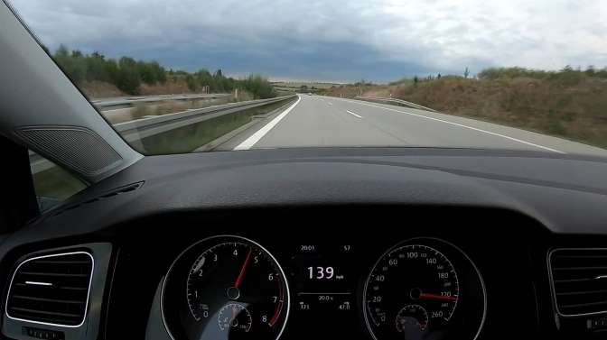 大众高尔夫上了高速公路油门踩到底听听看看隔音与速度