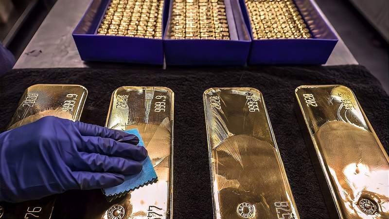 中国持续减持千亿美债,美媒:215吨黄金已从欧美运抵中国