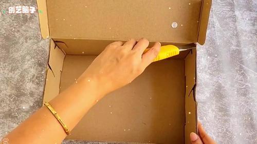 废纸箱制作一个多功能收纳架,制作简单,又实用#手工diy