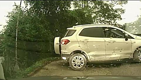 前进挡挂成倒挡能怎么样? 直接把自己翻下山崖去了