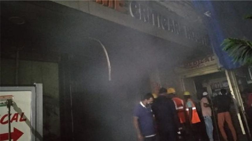 印度又一医院凌晨突发火灾,致4名患者死亡,墙体被烧黑