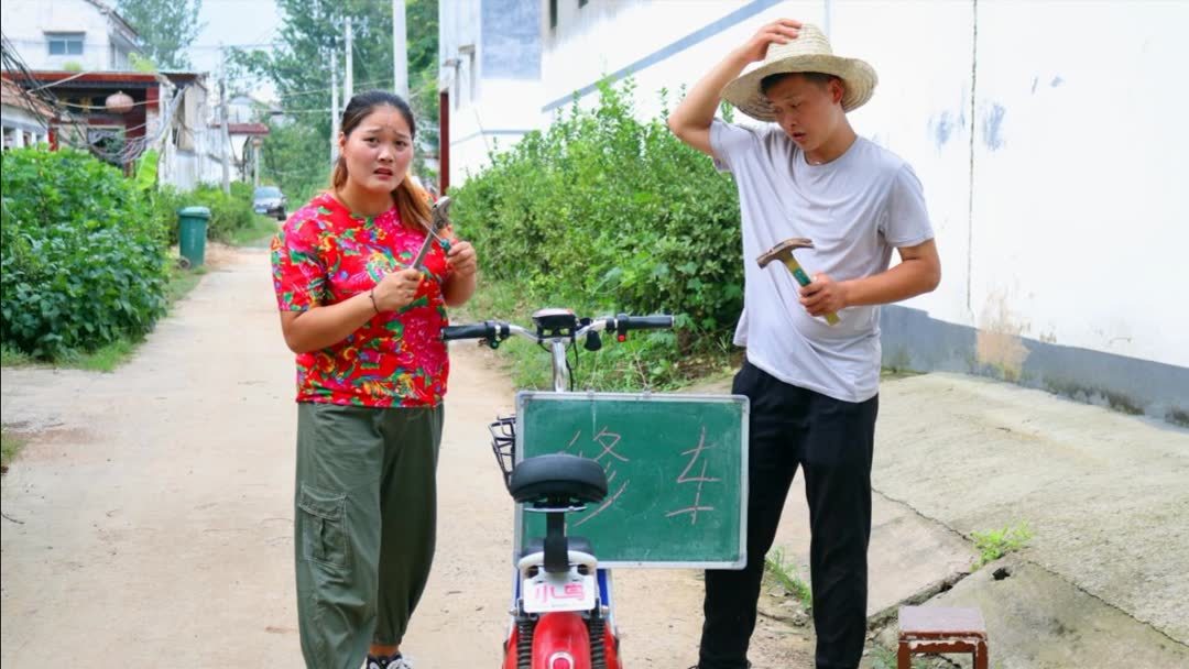 短剧:村花找人修车子,没想到小伙竟然按医院流程来修,太奇葩了