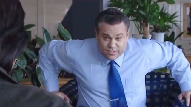 老外记者采访内容不寻常,引起一坤的怀疑,事情不简单