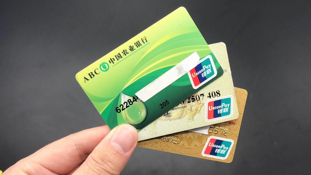 银行卡要不要开通短信通知,银行柜员不小心说漏嘴,快看看这视频