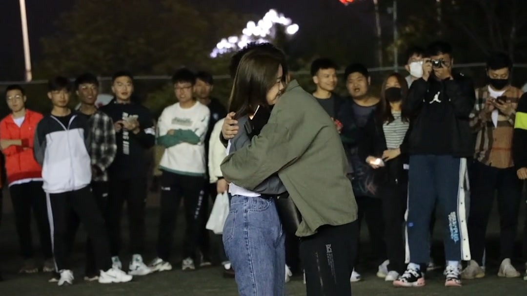 大学校园里的爱情,总是那么的纯粹甜美,实在是太令人羡慕了!