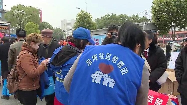 “12.4国家宪法日”法治宣传活动走进西门广场