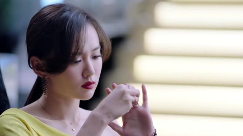 总裁夫人试戴改好尺寸的戒指,戴在手上的那一刻贵妇尴尬了