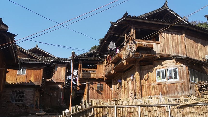 五口人的房车旅居生活到达占里侗寨体验侗族风情
