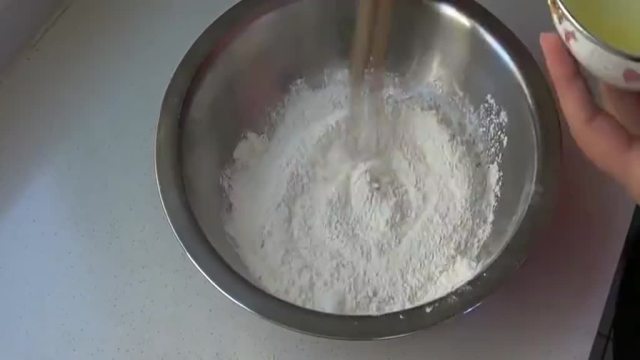 教你在家自制披萨,做法简单,比买的还好吃,2分钟学会抢着吃