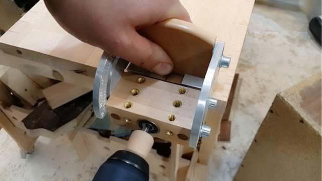 打孔加个定位器,事半功倍