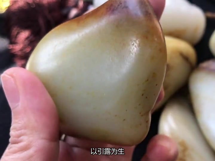 我国的玉器历史悠久,品种多样,用途广泛玉蝉就是其中之一。