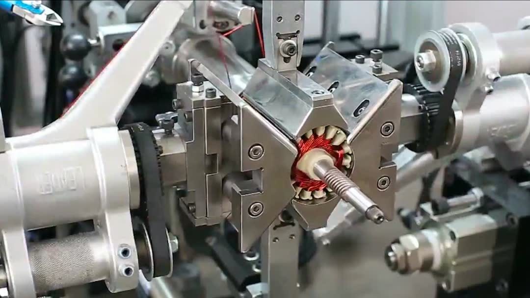 你知道电机绕线是怎么绕的吗?这先进的机械还是第一次见