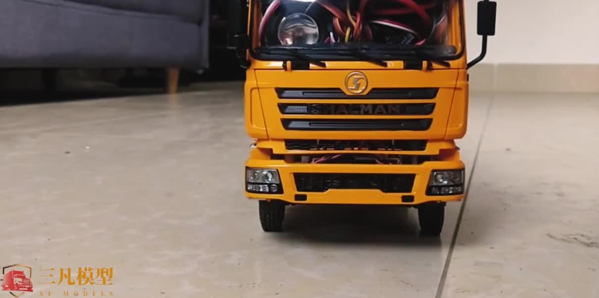 国产重卡RC模型,刚做好的陕汽德龙F3000,先下地溜一圈试试