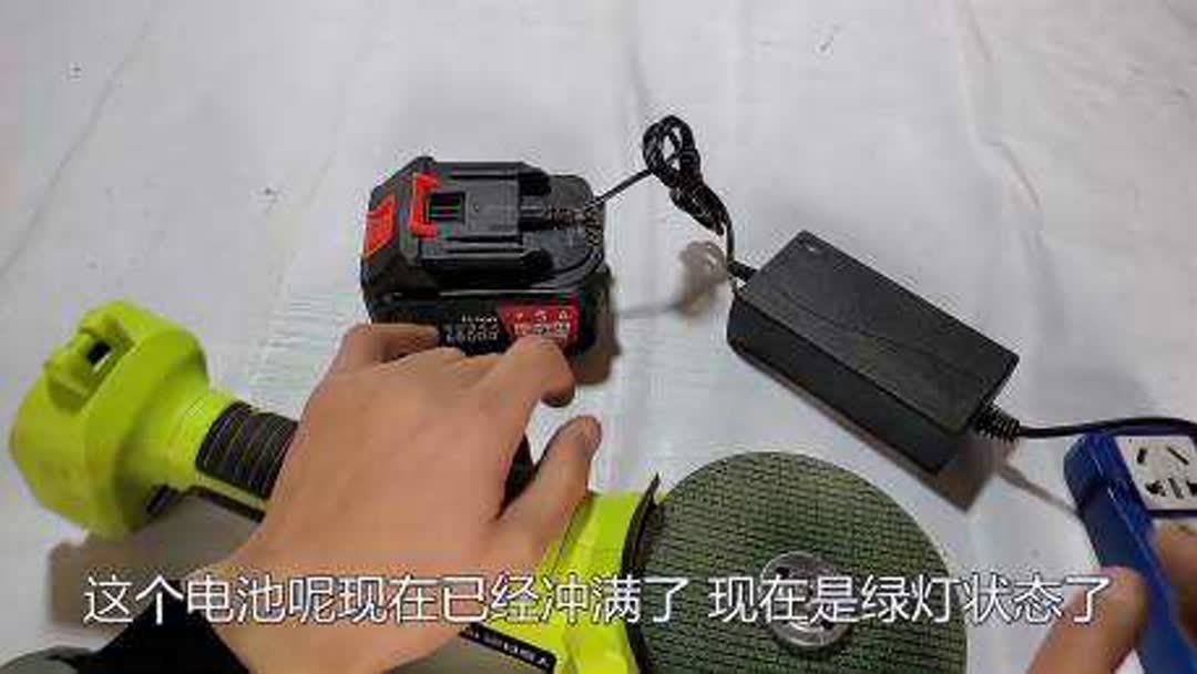暴力测试79元的杂牌充电角磨机,看下68000ma的电池能用多久