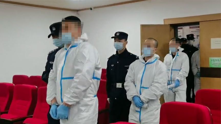 收取高额砍头息、管理费、肆意认定违约 8人涉恶势力犯罪案开庭