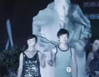 2011青岛职业技术学院模特大赛物流学院特色服装展示