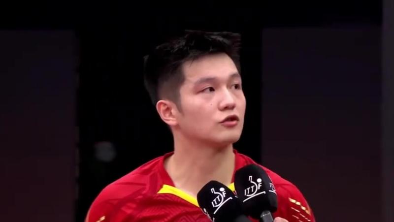 2020男乒世界杯丨1 4决赛丨樊振东赛后采访(场边)