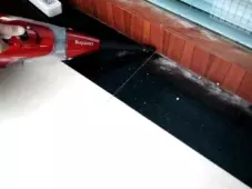 如何使用约ZJ8218吸尘器