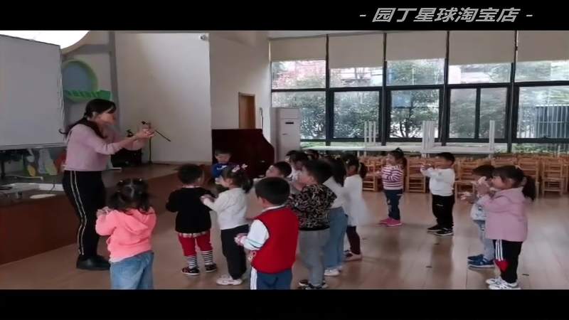 小班体育游戏《好玩的毛巾》课堂实录