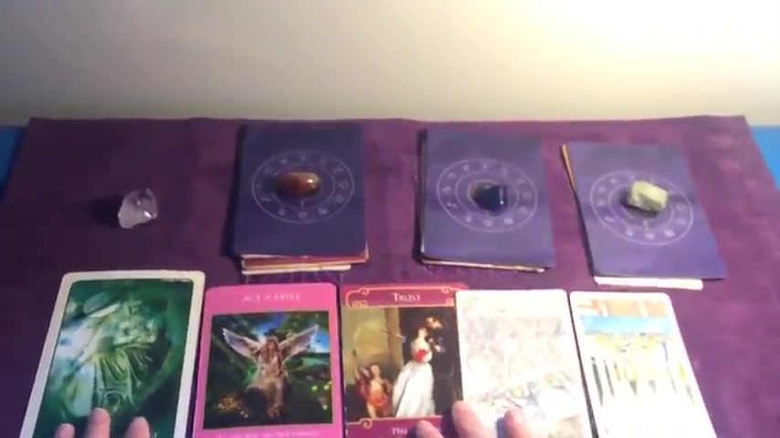 塔罗牌占卜:这段关系,我该放下还是继续?我来告诉你答案