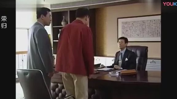 董事长开会往窗外一看,竟发现自己的侄子在擦玻璃,瞬间生气!