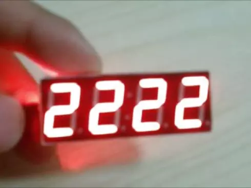 可翻转显示 STM8 数码管电子钟