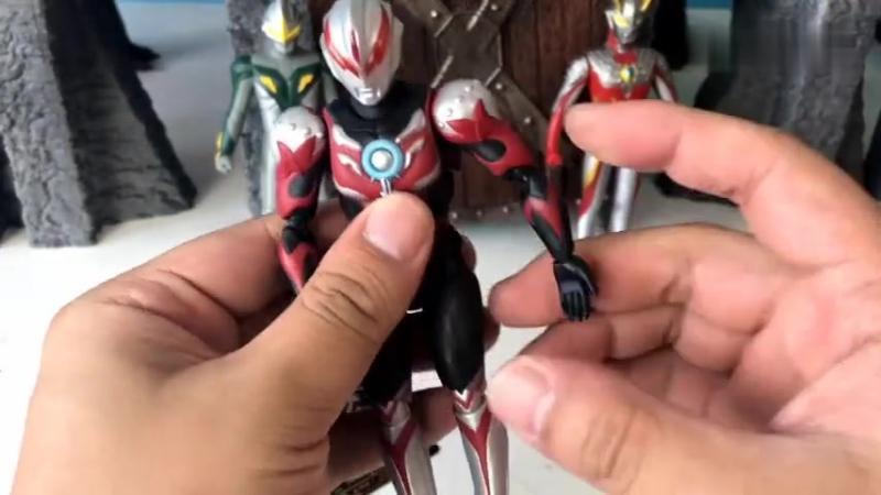 奥特曼卡片大对决!迪迦奥特曼LGR卡,盖亚和罗索UR卡,欧布HR卡