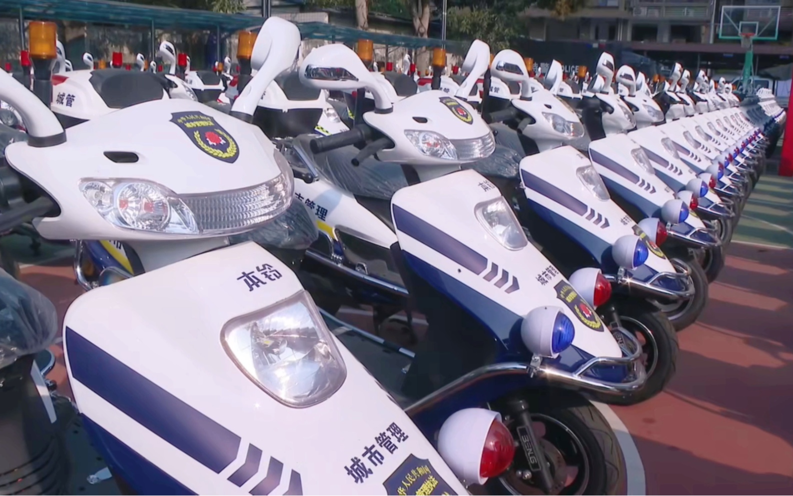 公安局交警大队举行两轮电动巡逻车交车仪式