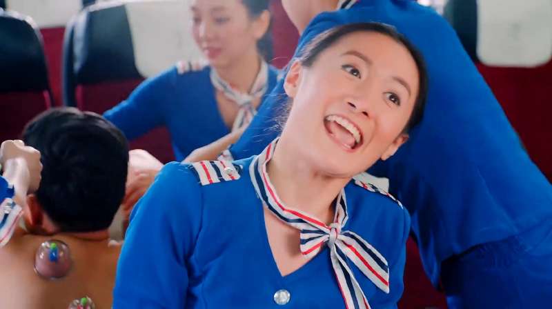 空姐客舱服务大比拼,各队空姐搬出看家本领,泡脚都不算最厉害的