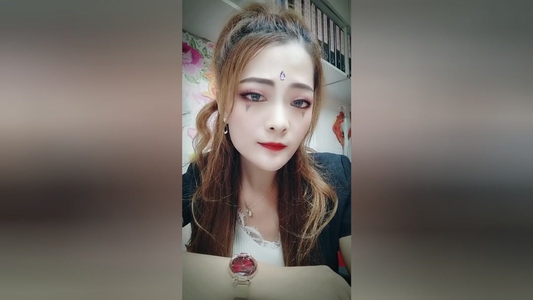 为了你我变成狼人模样，为了你燃烧了疯狂，为了你穿上厚厚的伪装，为了你换了心肠…《求佛》