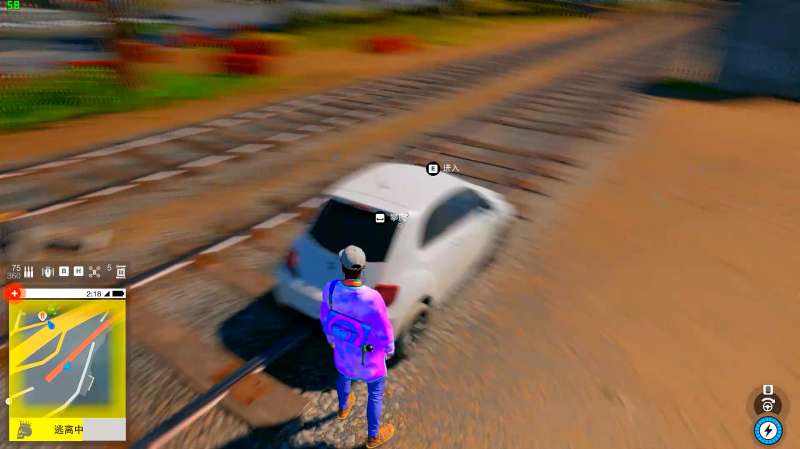 这辆微型汽车太可爱了,在铁轨上行驶是什么感觉?