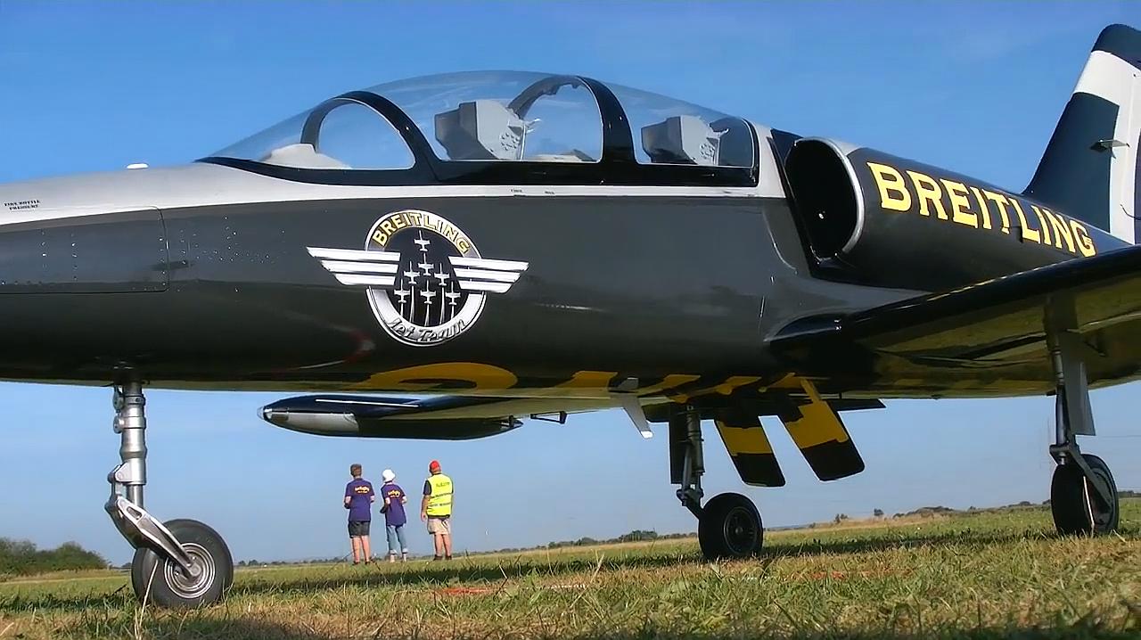 RC飞机模型,动力十足,空中还能做花式动作