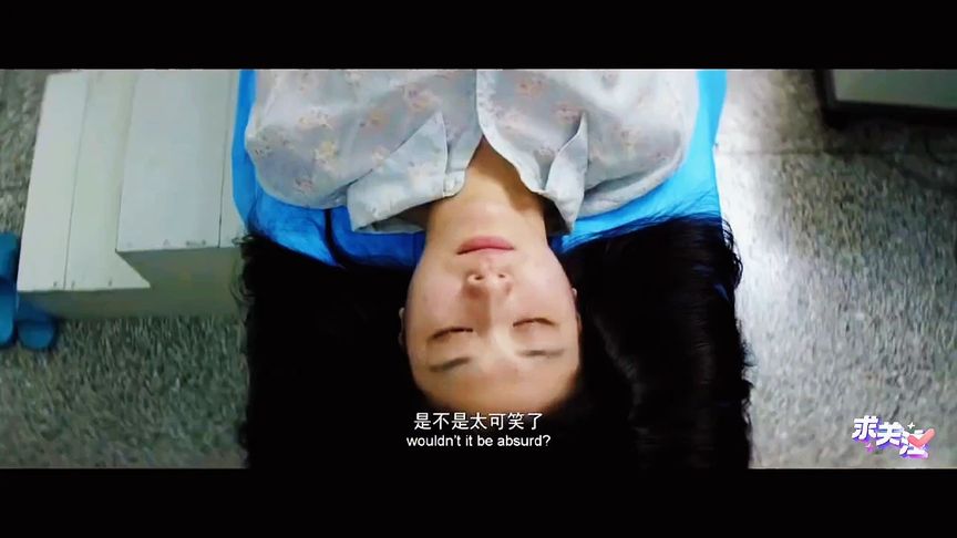 女患者检查妇科,被男医生观摩,吓得慌忙逃窜。