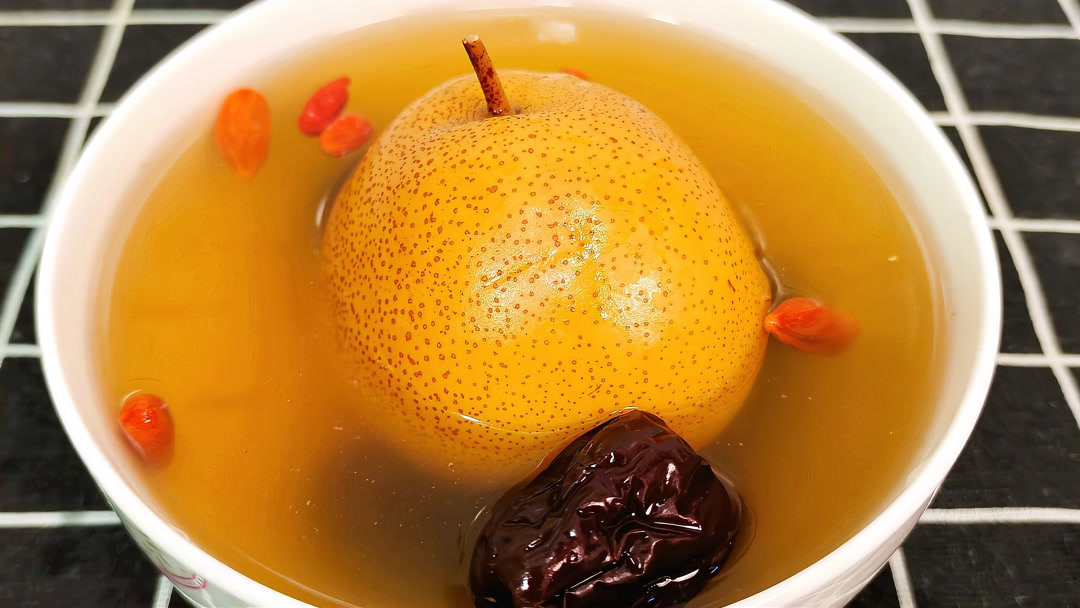 冬天多喝这道梨汤,清热去火对咳嗽感冒很管用,赶快给孩子做起来