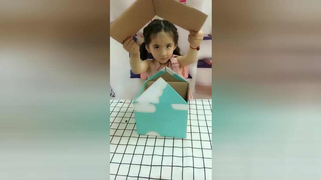 废纸箱改造小房子存钱罐